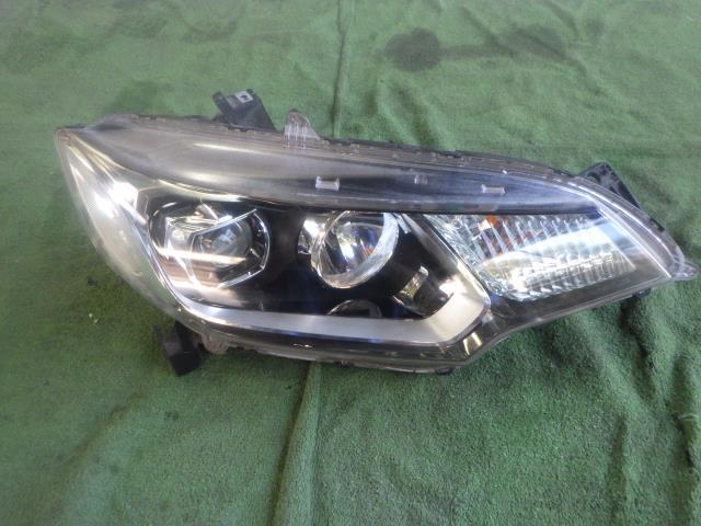 Yahoo!オークション - フィット DBA-GK3 右ヘッドランプASSY 13G Lパッ...