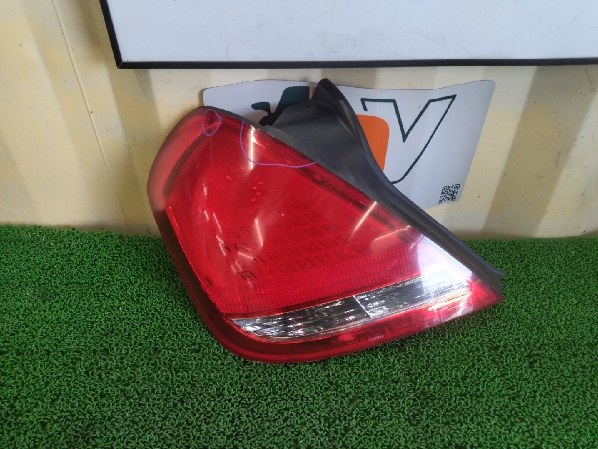 Yahoo!オークション - 日産 左 テールライト ティアナ J31 / PJ31 / TN...