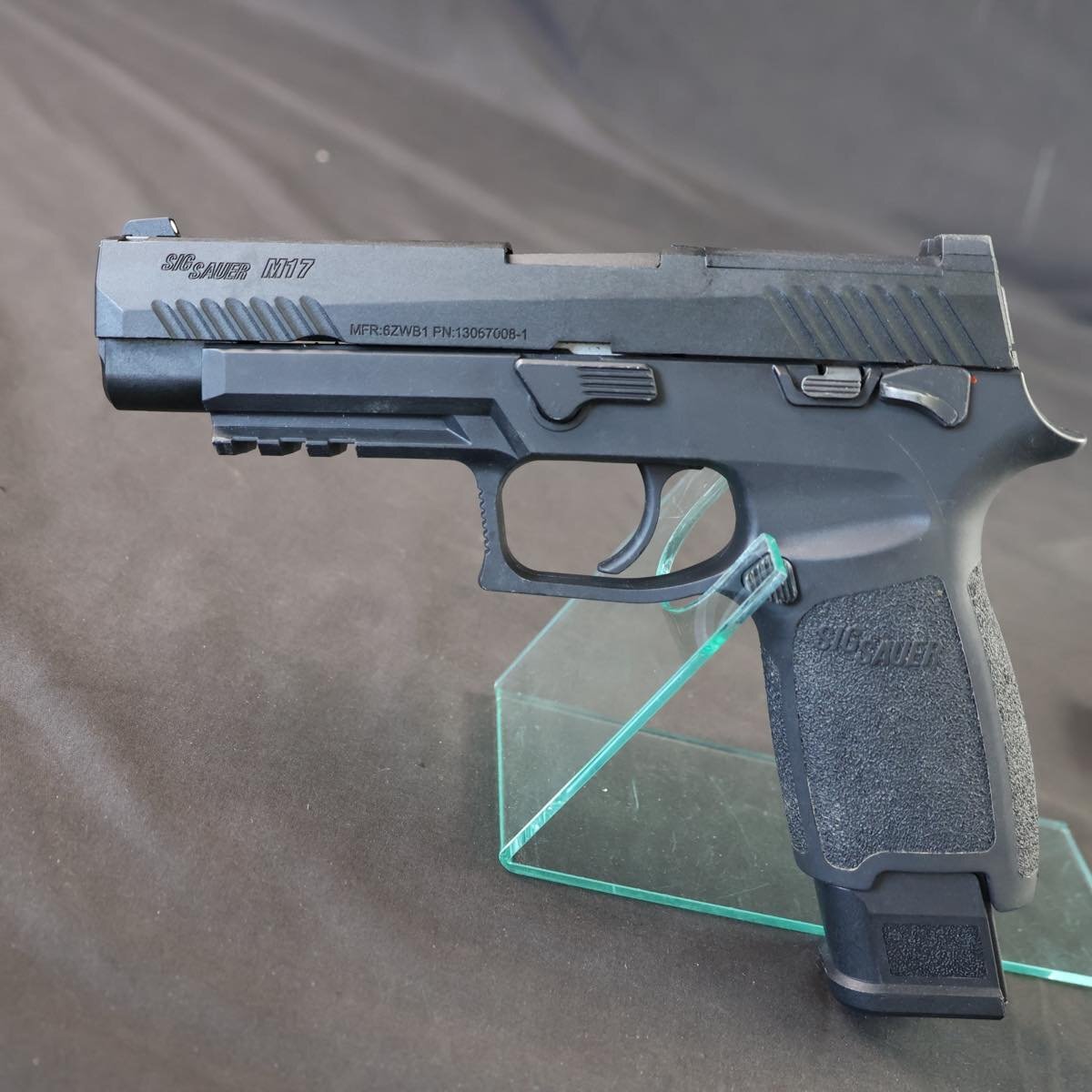 Yahoo!オークション - SIG SAUER LayLax SIG M17 ガスガン #S-11579