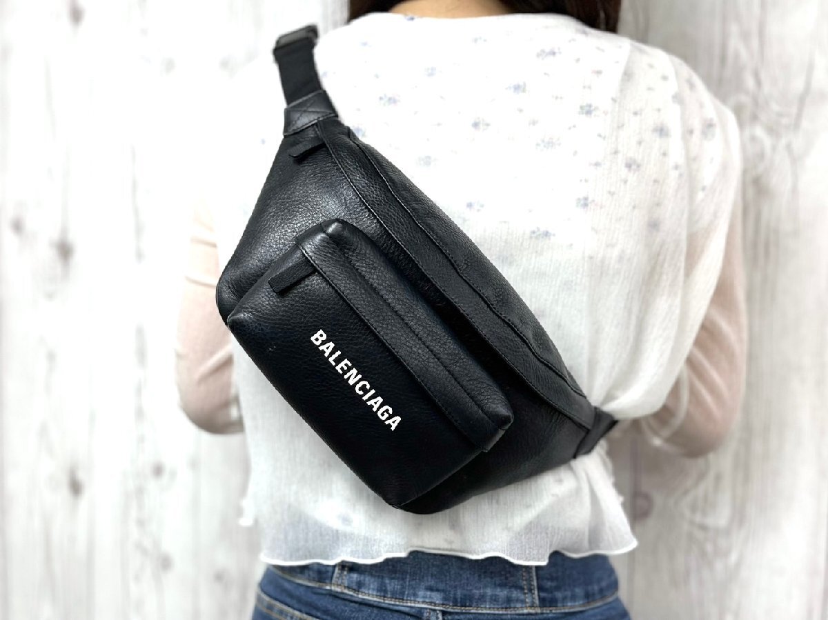 美品】バレンシアガ エブリデイ ボディバッグ ウエストポーチ 美品】バレンシアガ エブリデイ ボディバッグ ウエストポーチ