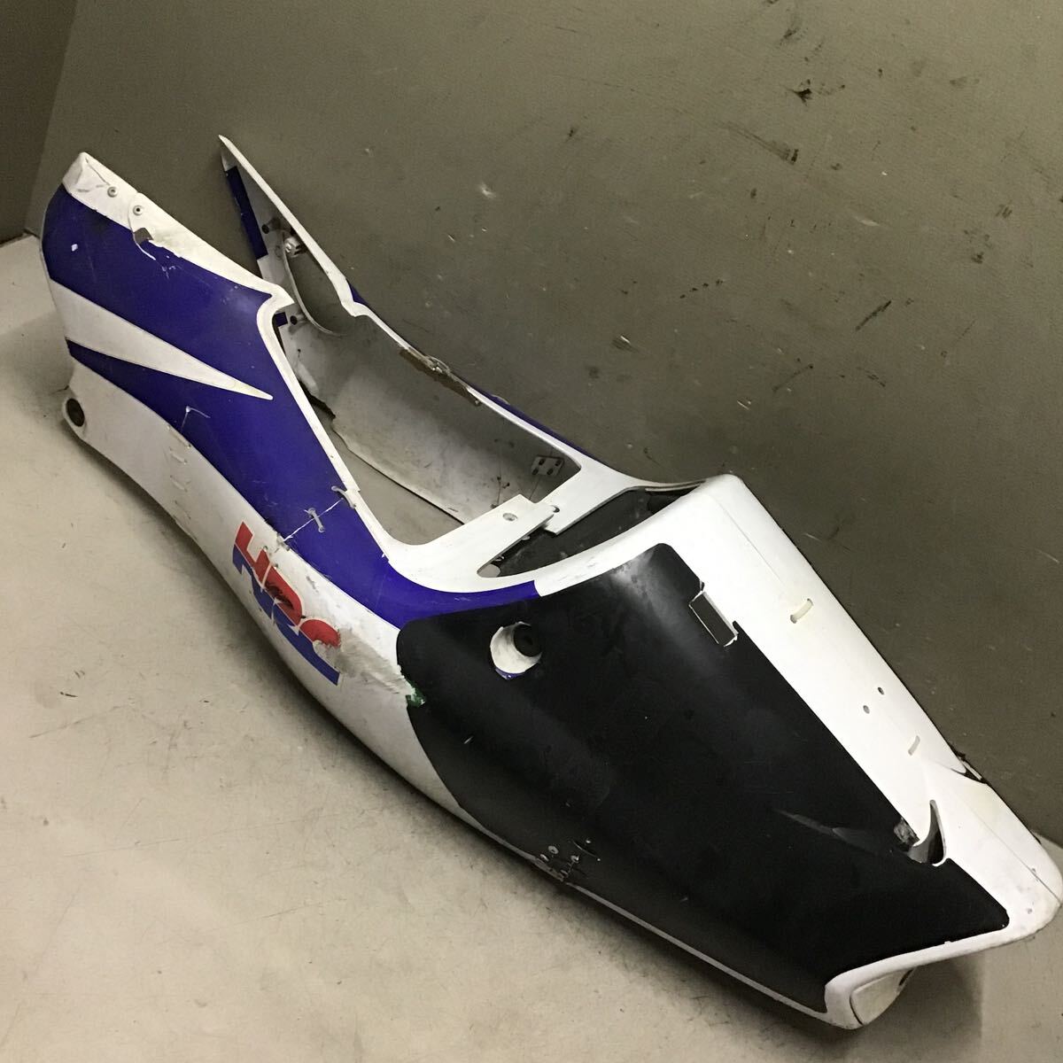 m10-8 ホンダ NSR250R MC28 シートカウル テールカウル 純正部品(ホンダ用)｜売買されたオークション情報、yahooの商品情報をアーカイブ公開 - オークファン（aucfan ...