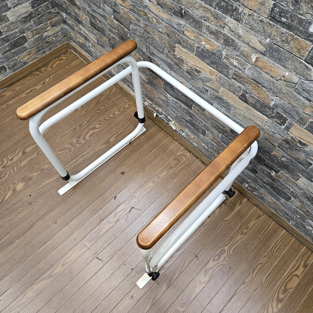 Yahoo!オークション - 4h102-4 トイレ用手すり 幅63cm 高さ55～73cm ...