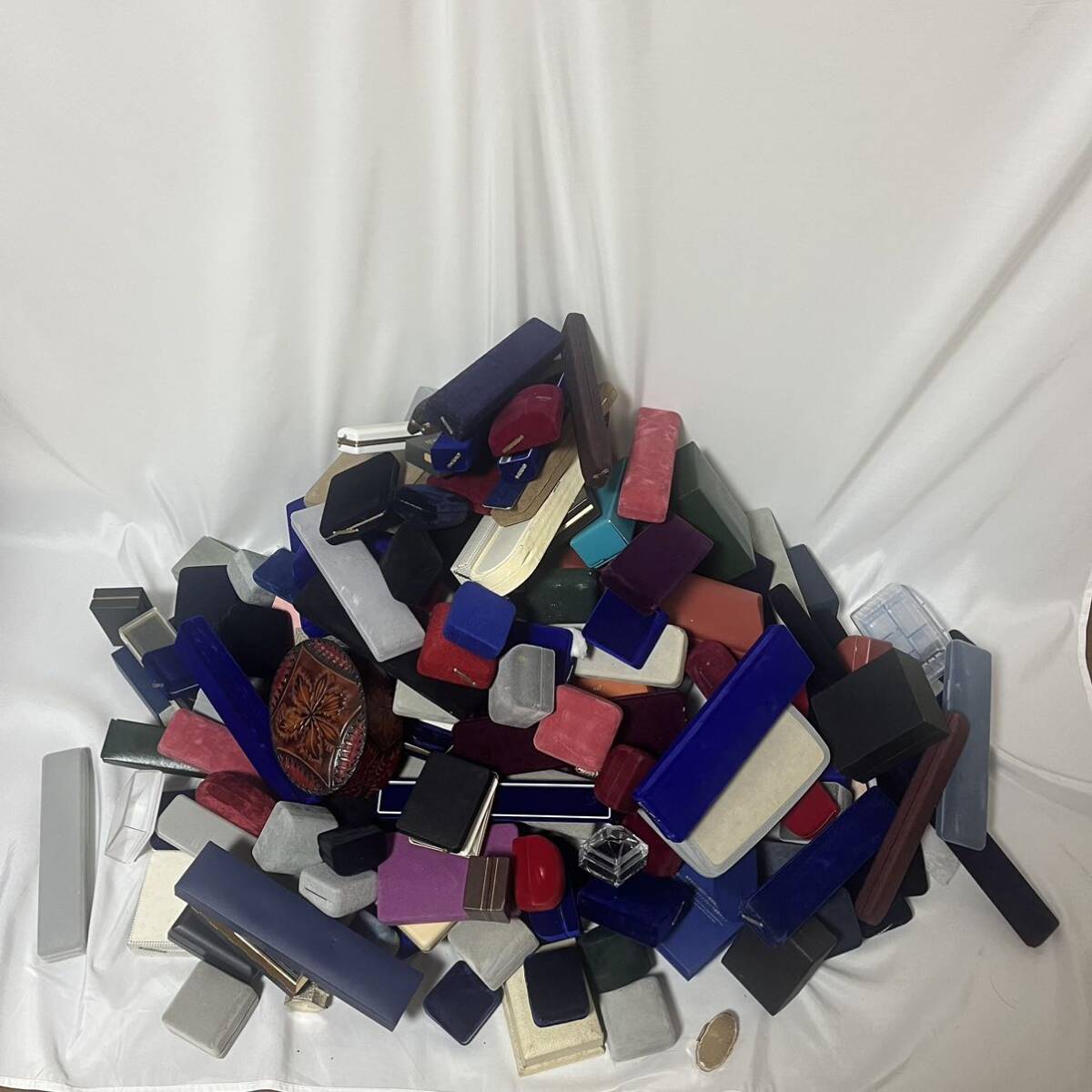 ジュエリーケース空箱 約18.5kg 大量 まとめ売り 宝石箱 アクセサリーケース 収納箱 イミテーションボックス セット(複数用)｜売買されたオークション情報、yahooの商品情報を ...