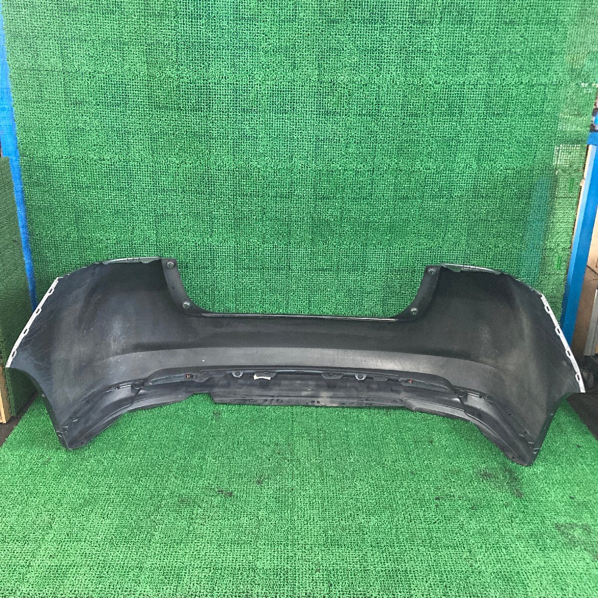 Yahoo!オークション - インサイト ZE2 L リアバンパー カラー NH737M ...