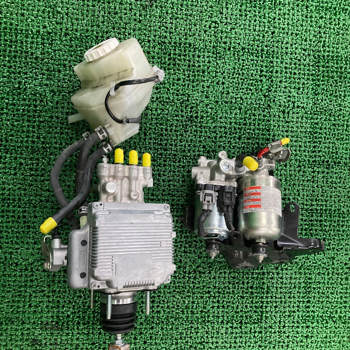 プリウス S ZVW30 ABS アクチュエーター ポンプセット 47270-47030 47210-47290 47070-47050 W8883(トヨタ用)｜売買されたオークション情報 ...