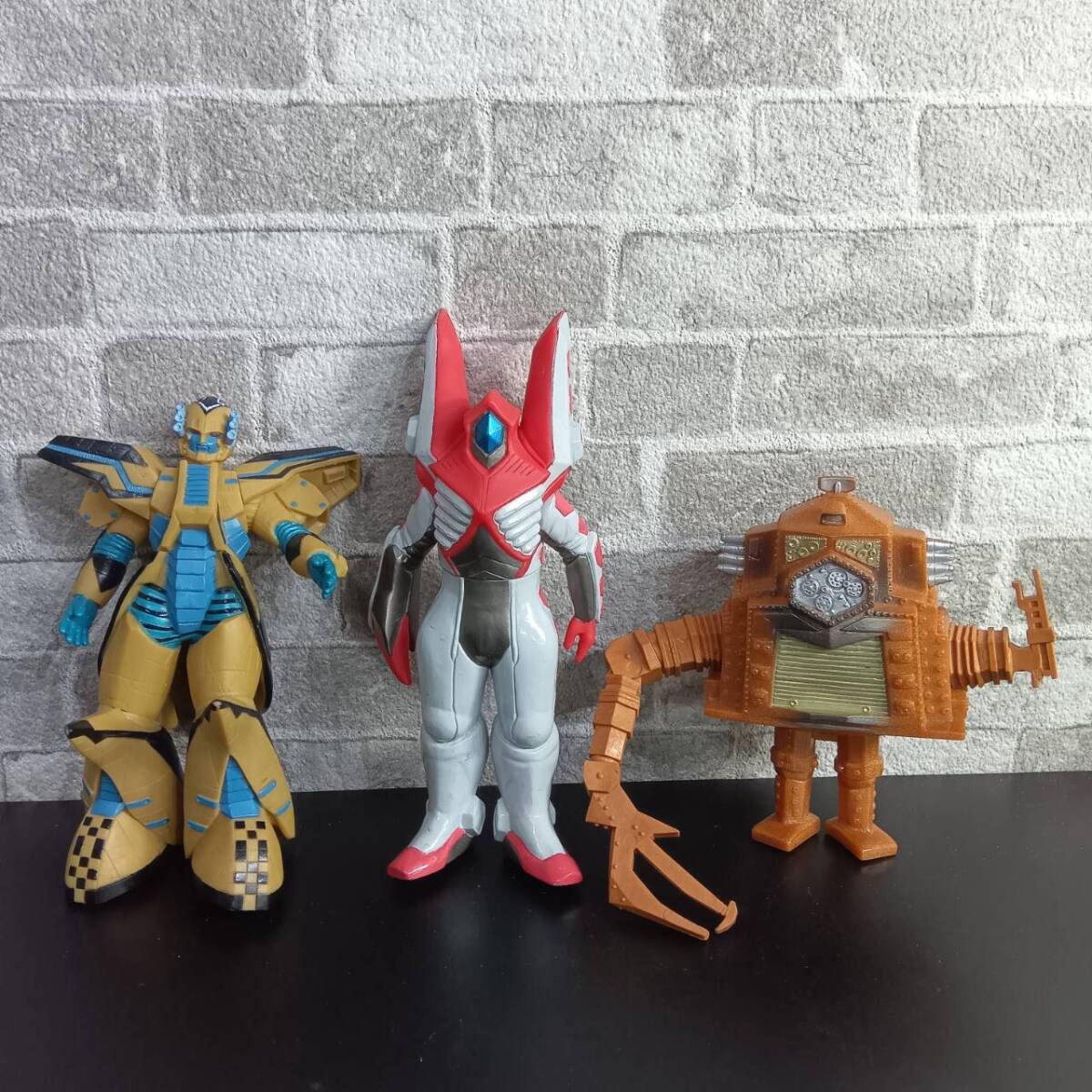 Yahoo!オークション - usH-550【ウルトラ怪獣 3体まとめ売り】マウンテ...