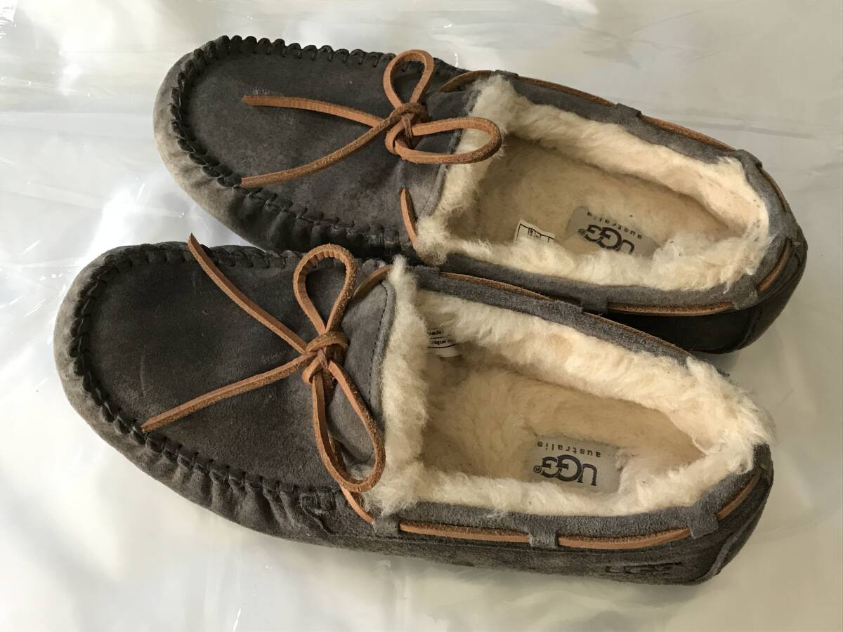 Yahoo!オークション - 送料込UGG アグ DAKOTA リボンモカシン 25㎝ US8...