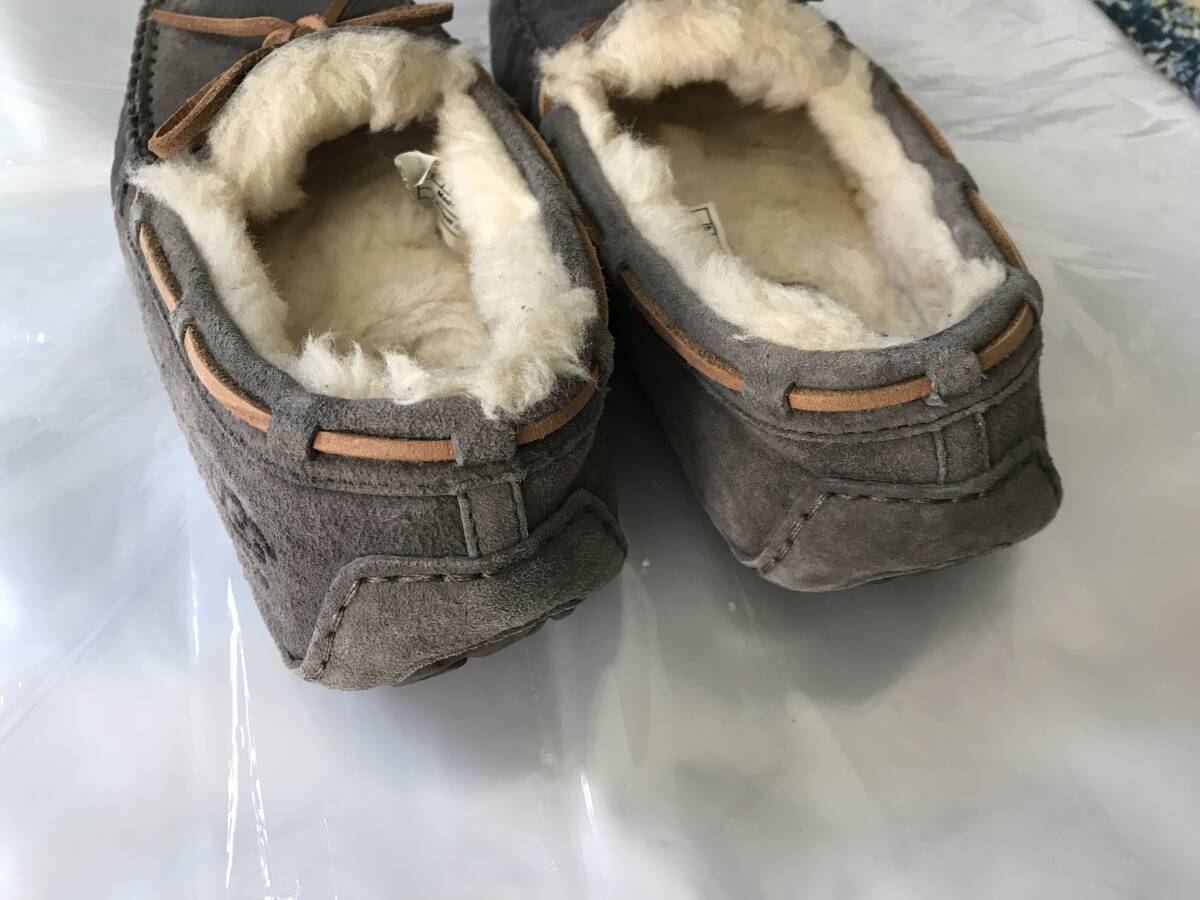 Yahoo!オークション - 送料込UGG アグ DAKOTA リボンモカシン 25㎝ US8...