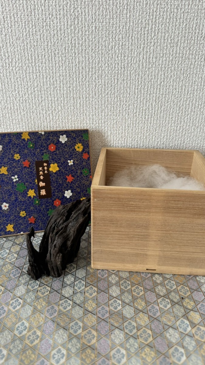 Yahoo!オークション - 御香木 天然香（伽羅）133g 伽羅 御香木 沈香 ベ...