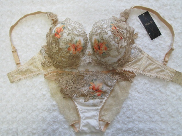 ★サルート[ルネッサンス]F70＆ショーツM★IVワコール82 プレステージ Eカップ以上