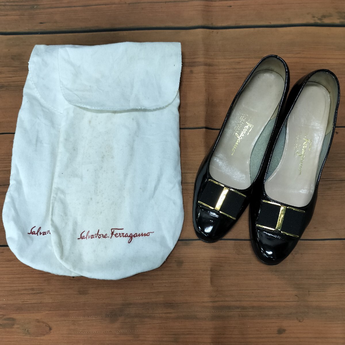 Yahoo!オークション - s001 Y4 サルヴァトーレフェラガモ リボンパンプ...