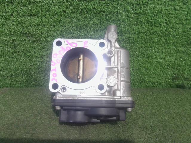 Yahoo!オークション - キューブ DBA-Z12 スロットルボディ 15X HR15DE ...