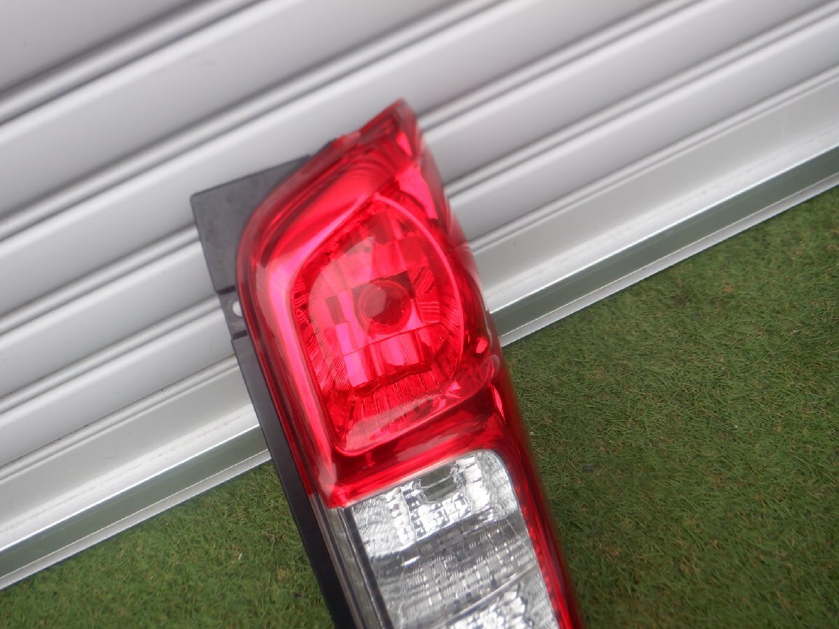 Yahoo!オークション - 日産純正 E26 キャラバン NV350 後期 テールライ...