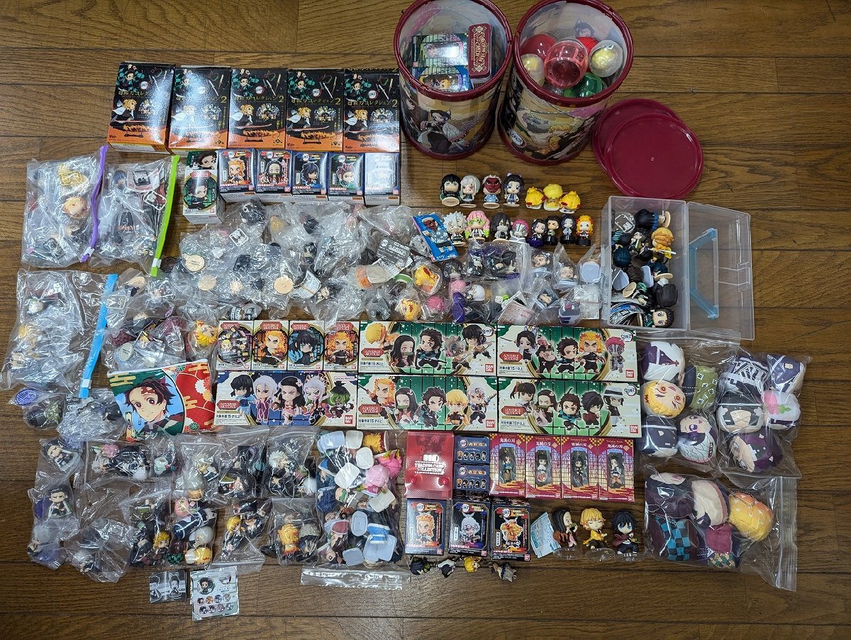 Yahoo!オークション - 長 M254/大量 鬼滅の刃関連グッズ ダンボール140...