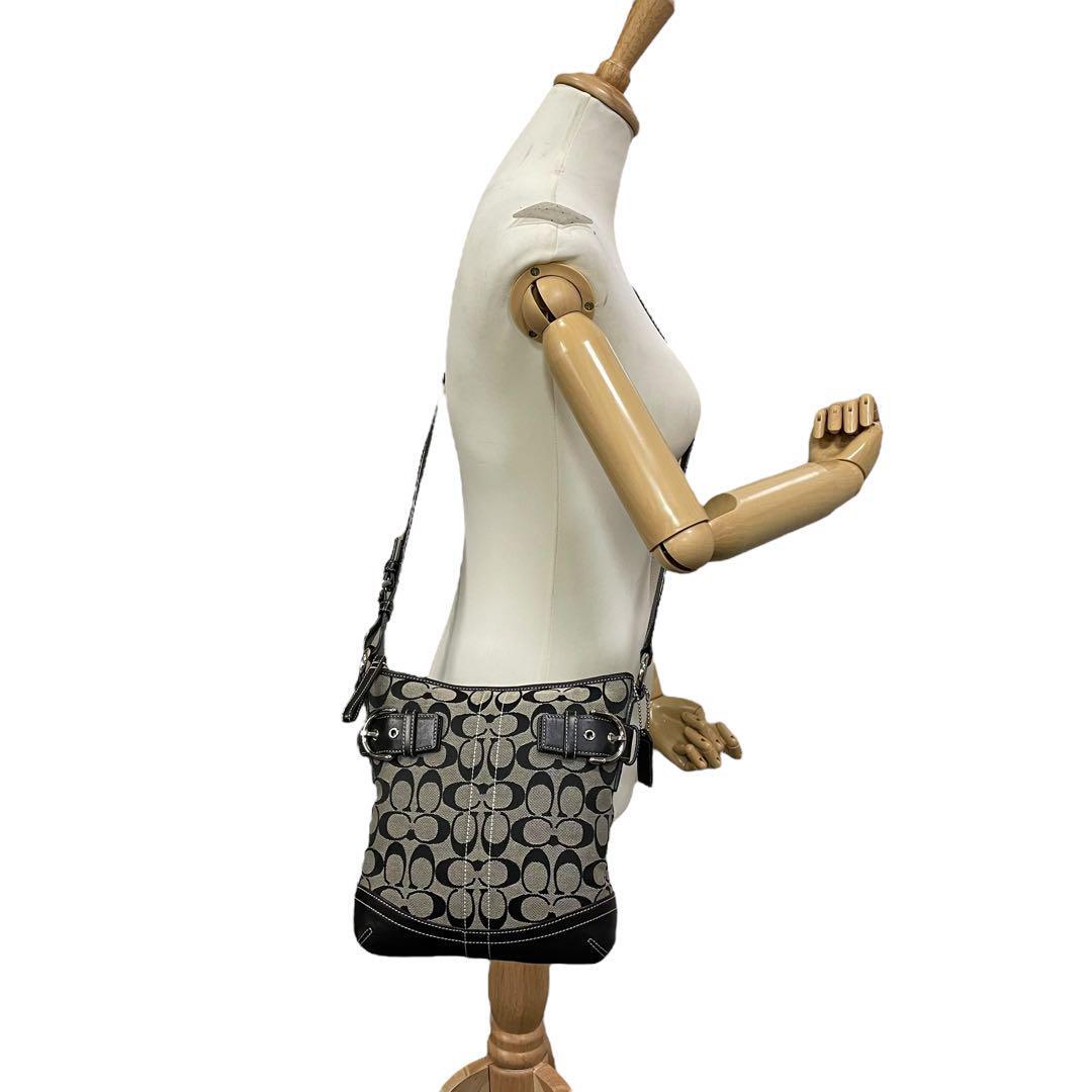 Yahoo!オークション - 美品 COACH コーチ s32 シグネチャー 6740 ショ...