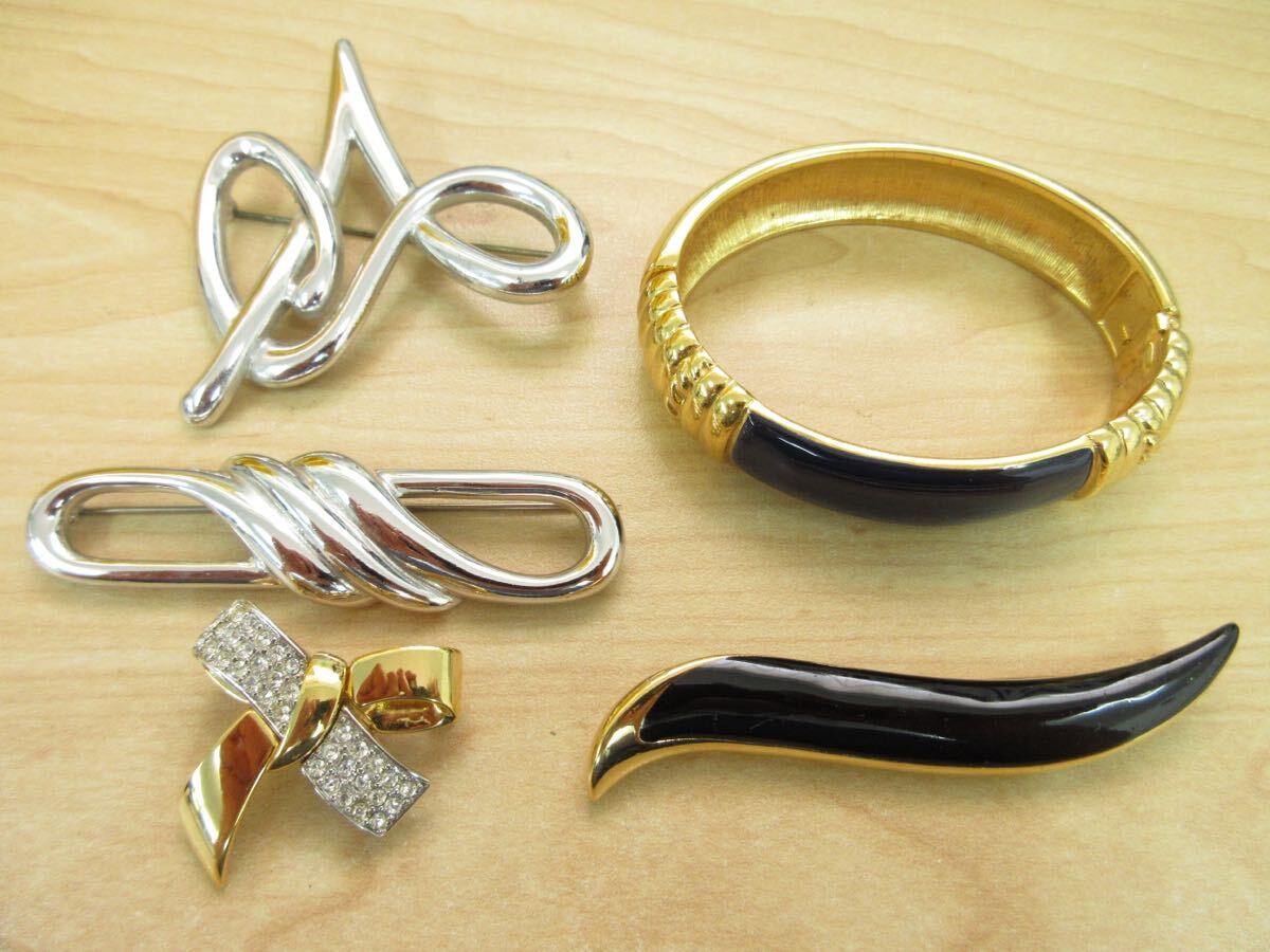 Yahoo!オークション - 【B46】MONET モネ バングル ブローチ ゴールド...