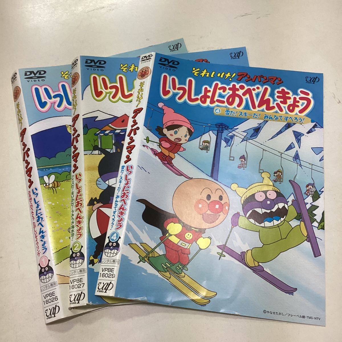 Yahoo!オークション - 【A46】3枚セット DVD それいけ アンパンマン い...