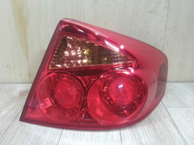 Yahoo!オークション - スカイライン UA-PV35 右 テールランプ テールレ...