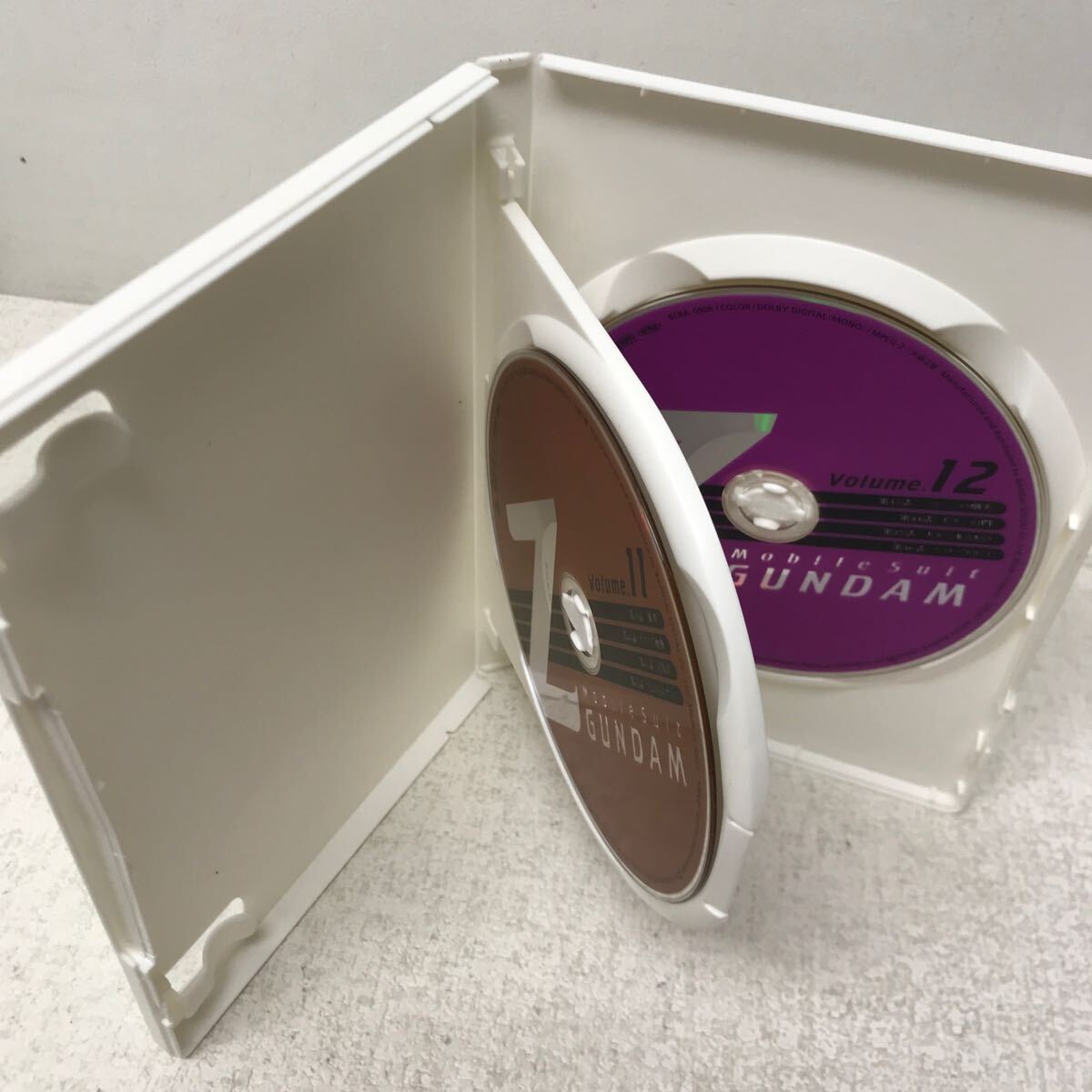 Yahoo!オークション - I0919M3 まとめ 機動戦士ガンダム DVD 28枚セッ...