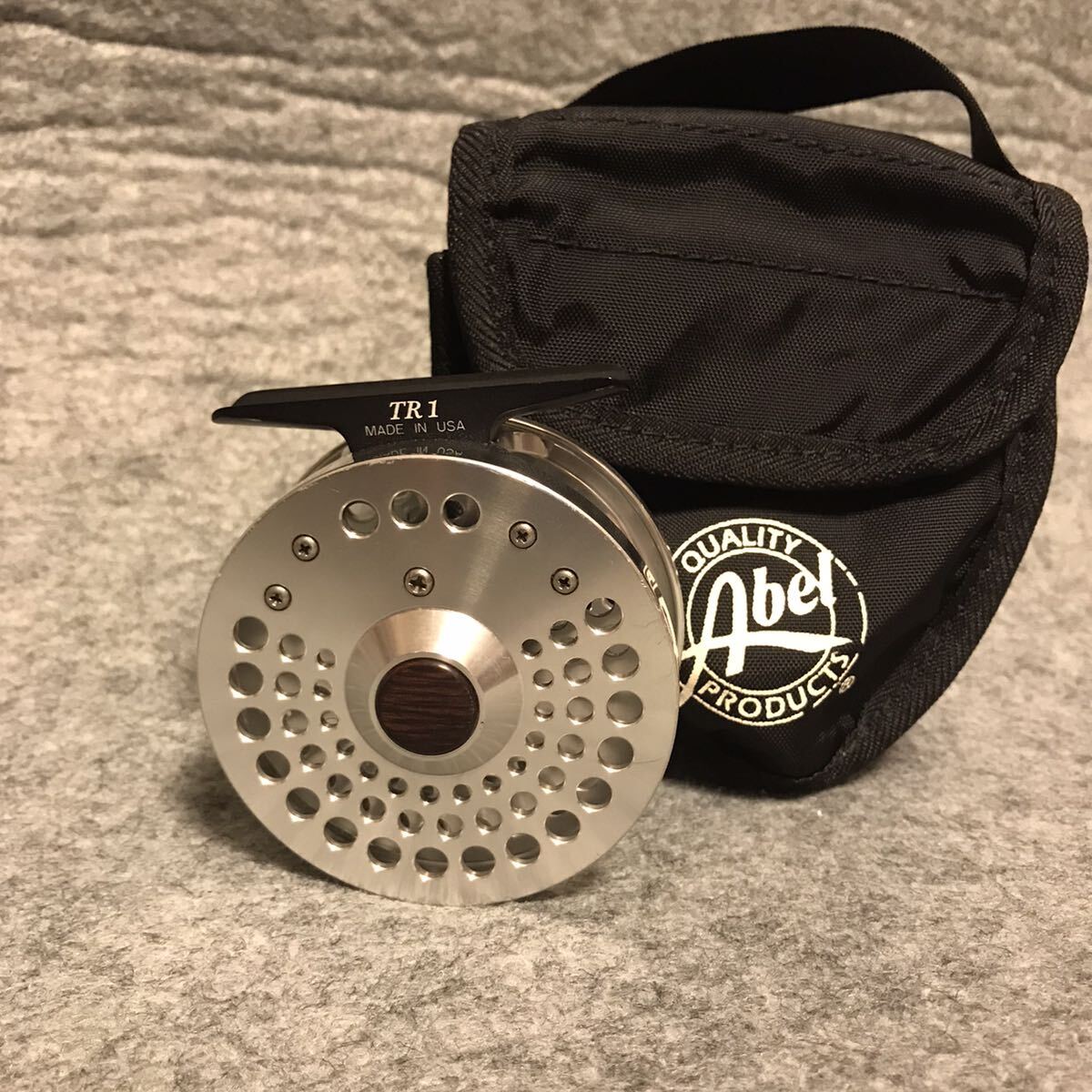 Yahoo!オークション - 完動品 中古良品 Abel TR1 TR-1 Fly Reel シル...