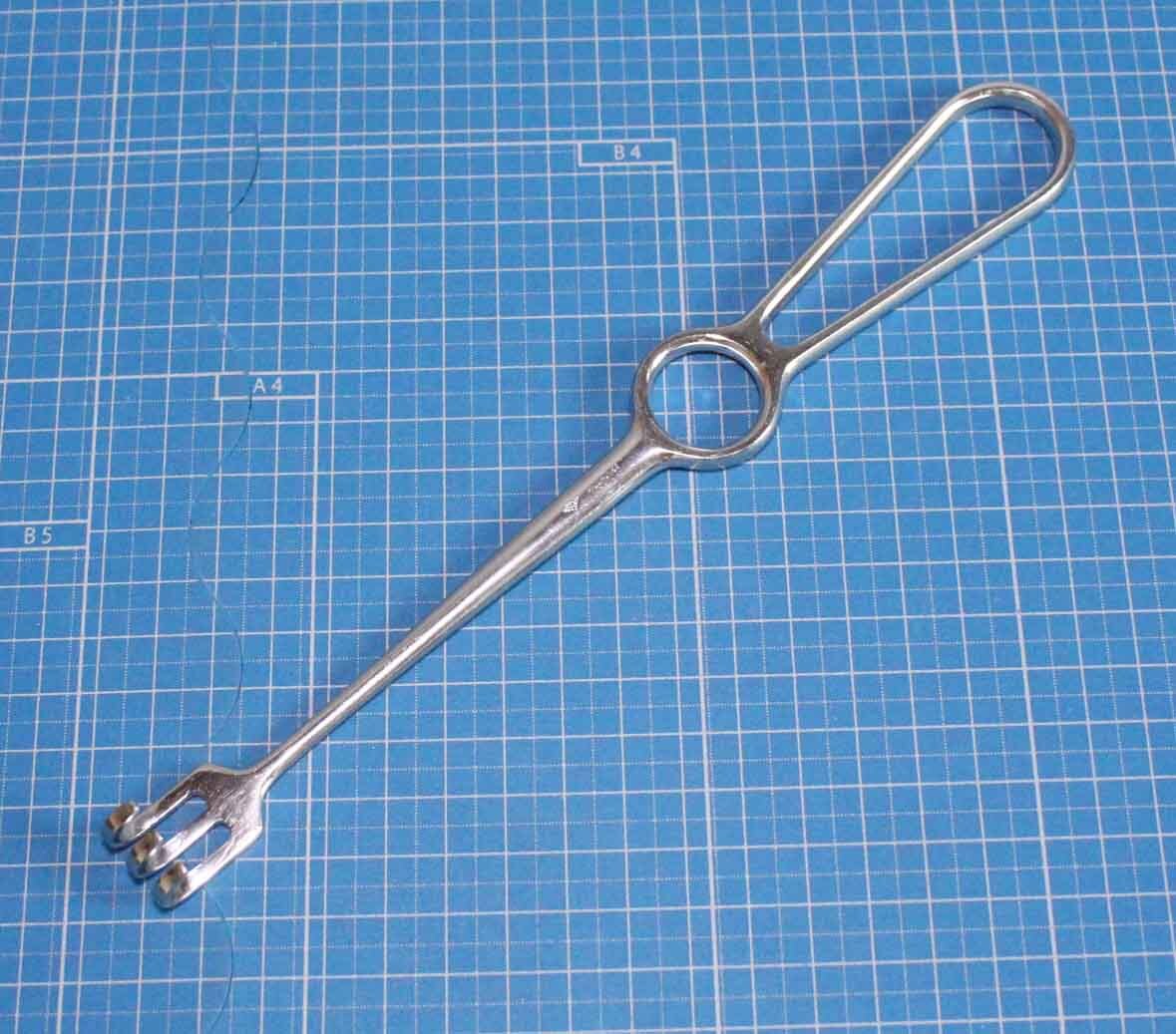 Yahoo!オークション - [J260]医療器具 鉤 鈎 三爪 22cm ミズホ 手術道...