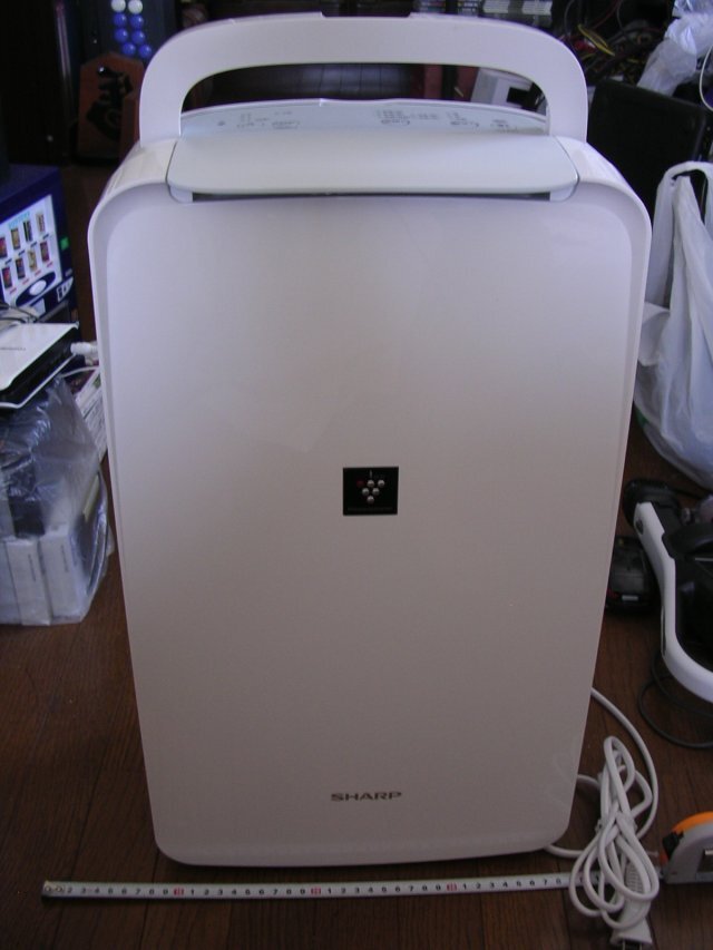 Yahoo!オークション - CV-P71-W Sharp 衣類乾燥機能付き除湿機 2024年...