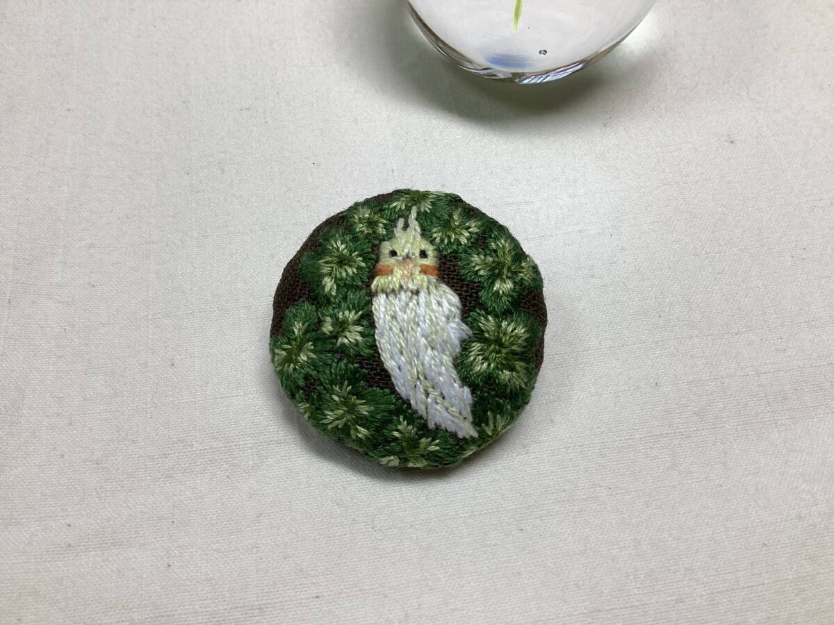 手刺繍 オカメインコとクローバー 可愛い系 ブローチ シロツメクサ 白詰草 ルチノー 3.8センチ ハンドメイド 一点物(女性用)｜売買されたオークション情報、yahooの商品情報をアーカイブ ...