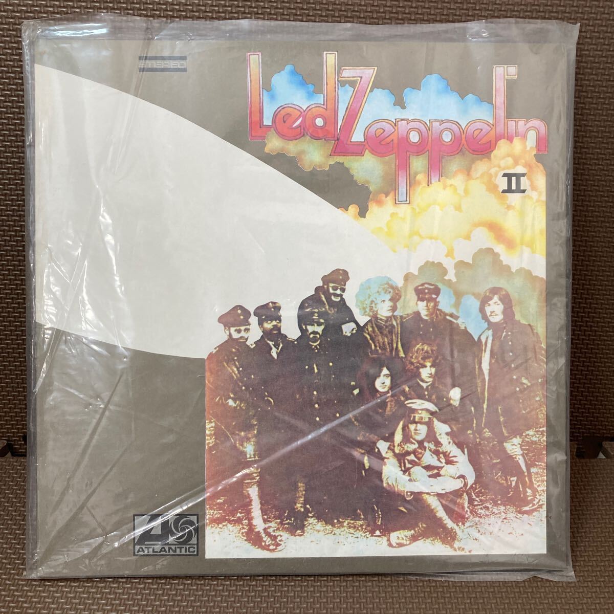 LedZeppelin レッドツェッペリンII 見開き ATLANTIC コレクション品 LP(Led Zeppelin)｜売買されたオークション情報、yahooの商品情報をアーカイブ公開 ...