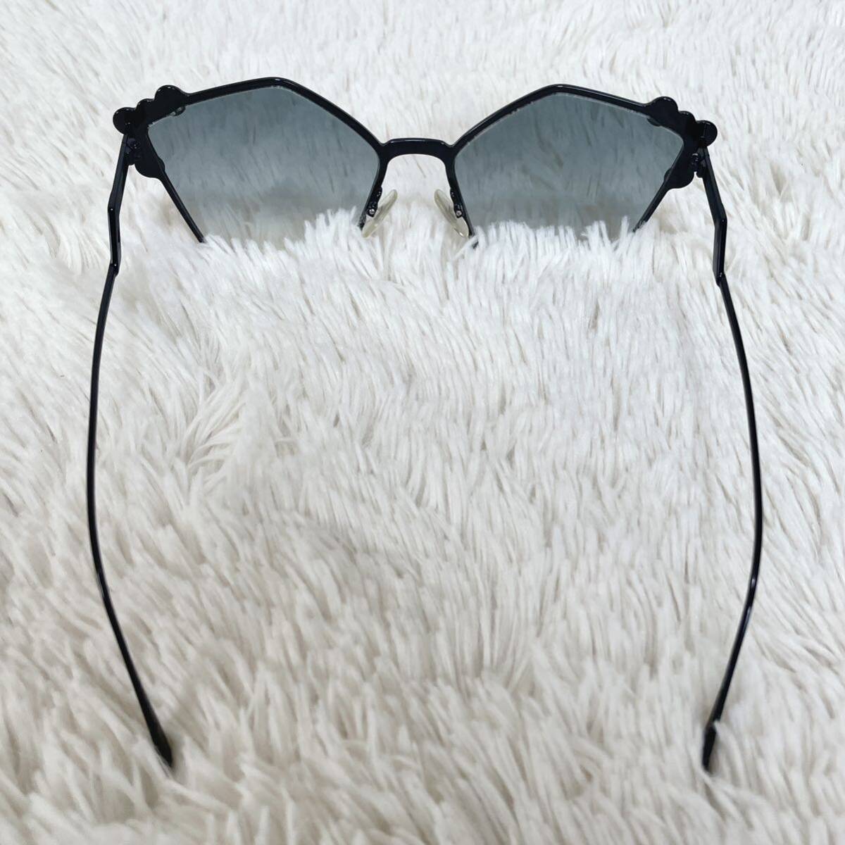 未使用 希少 FENDI フェンディ スタッズ ペンタゴン サングラス 未使用 希少 FENDI フェンディ スタッズ ペンタゴン サングラス