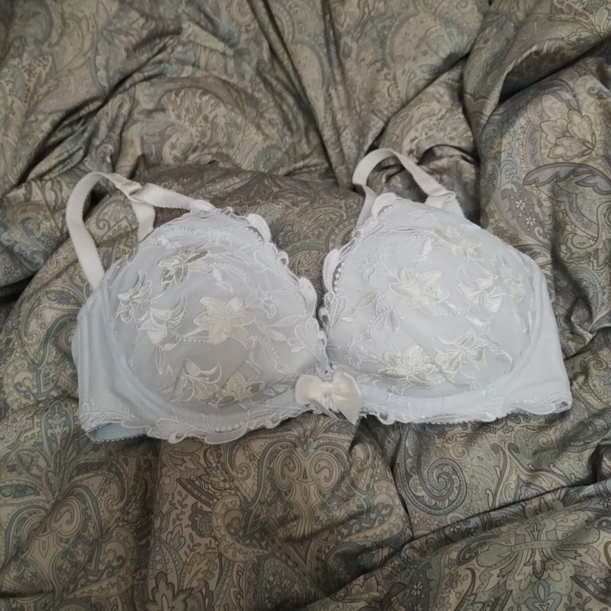 Yahoo!オークション - 水色花柄クリーム色リボン付きブラジャーF65