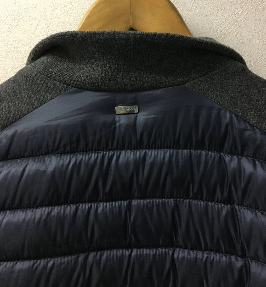 Yahoo!オークション - 国内正規 HERNO ヘルノ 美品 コンビ 切替 ダウ...