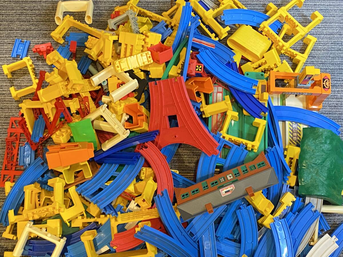 TOMY プラレール 大量まとめて 22kg程度 レール 駅 線路 等(その他)｜売買されたオークション情報、yahooの商品情報をアーカイブ公開 - オークファン（aucfan.com）