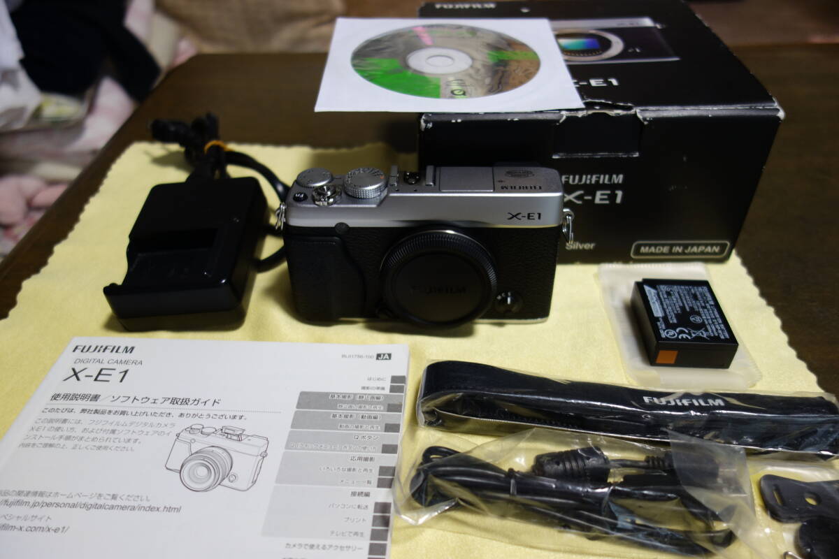 FUJIFILM ミラーレス一眼 X-E1シルバーボディ(富士フイルム)｜売買されたオークション情報、yahooの商品情報をアーカイブ公開 - オークファン（aucfan.com）