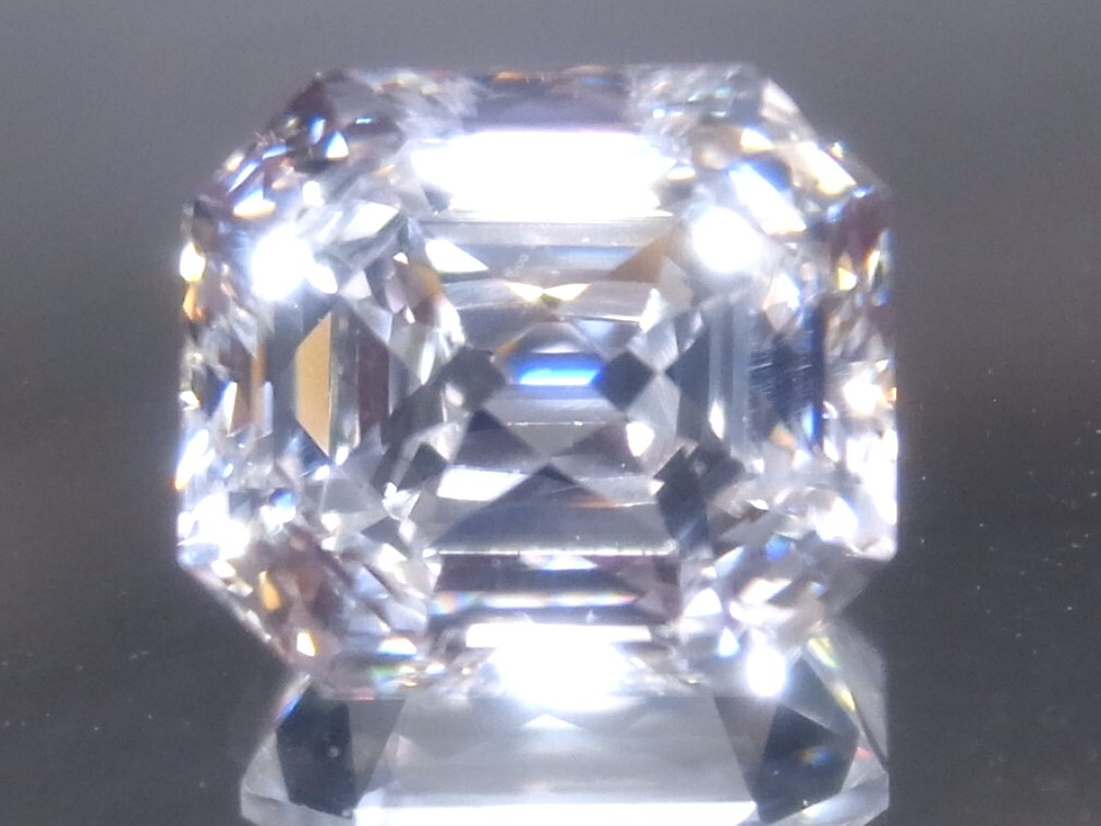 Yahoo!オークション - 5.68ct 新品・最先端技術のレーザー光線によるニ...