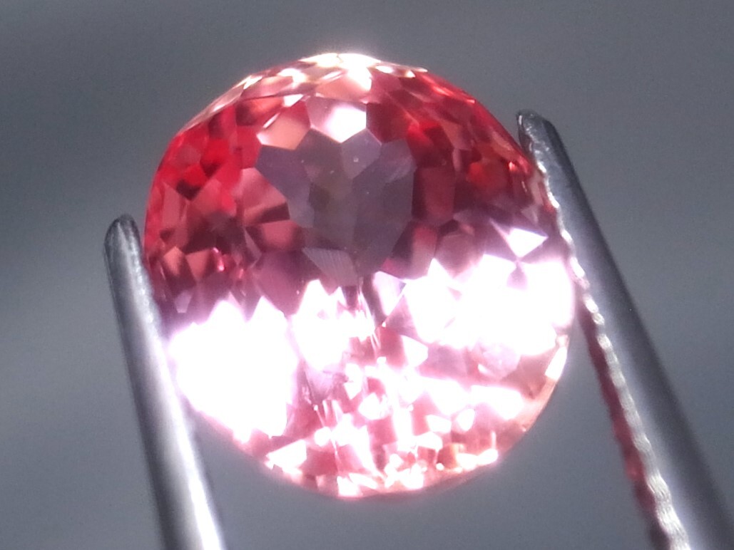 Yahoo!オークション - 4.71ct b 新品・新色 モルガナイトカラー 変色効...