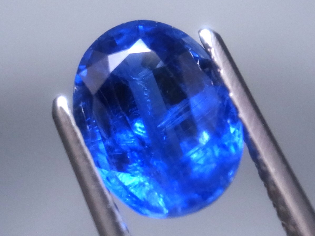 Yahoo!オークション - 1.53ct a 新品・ロイヤルブルーカラー・天然カイ...