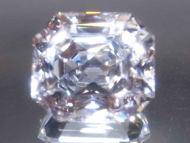 Yahoo!オークション - 5.44ct 新品・最先端技術のレーザー光線によるニ...