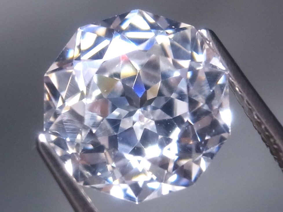 Yahoo!オークション - 7.69ct 新品・最先端技術のレーザー光線によるニ...