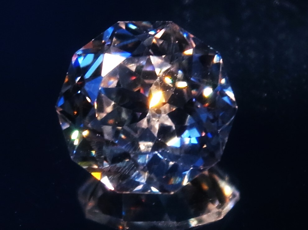 Yahoo!オークション - 7.69ct 新品・最先端技術のレーザー光線によるニ...