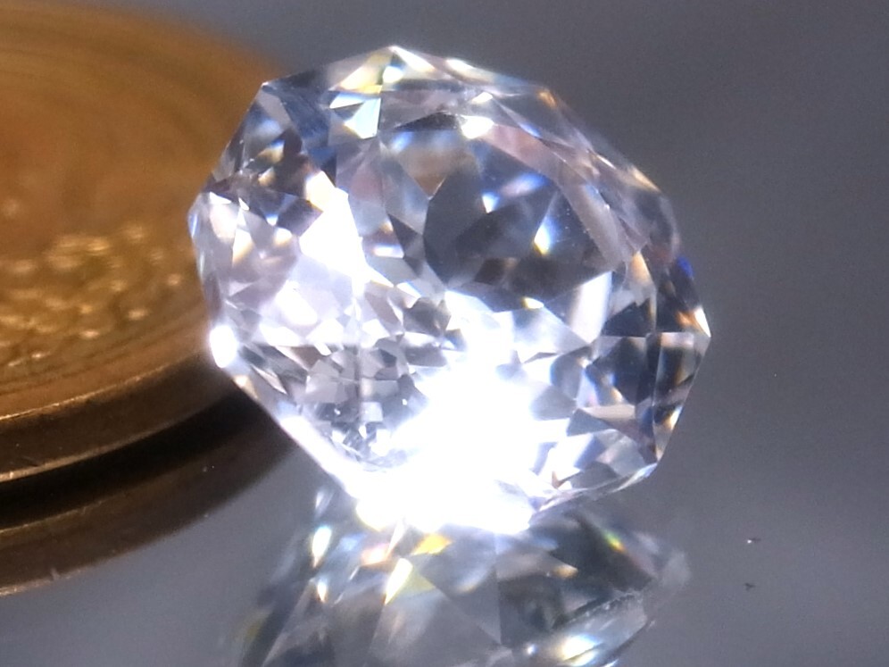 Yahoo!オークション - 7.69ct 新品・最先端技術のレーザー光線によるニ...