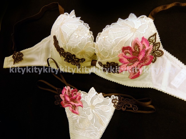 Yahoo!オークション - サルート【プラダを着た悪魔】E70＆ソングM OV ...