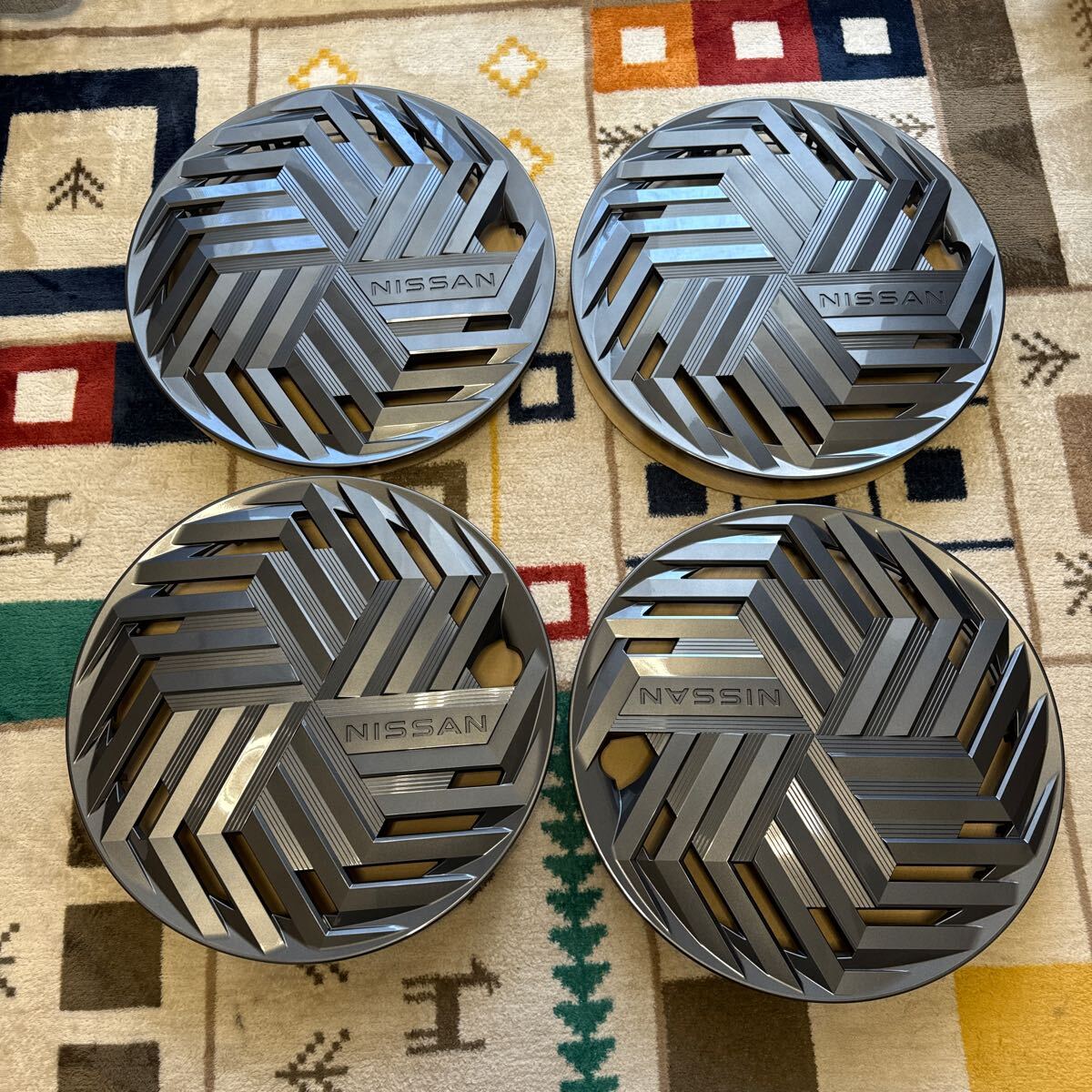 Yahoo!オークション - 日産 ノート E13 純正ホイールキャップ