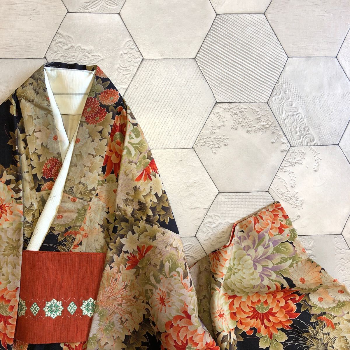アンティーク リメイク用 着物 菊尽くし 黒地 昭和レトロ 大正ロマン モダン 和洋折衷コーデ け09-19y(アンティーク着物)｜売買されたオークション情報、yahooの商品情報をアーカイブ ...