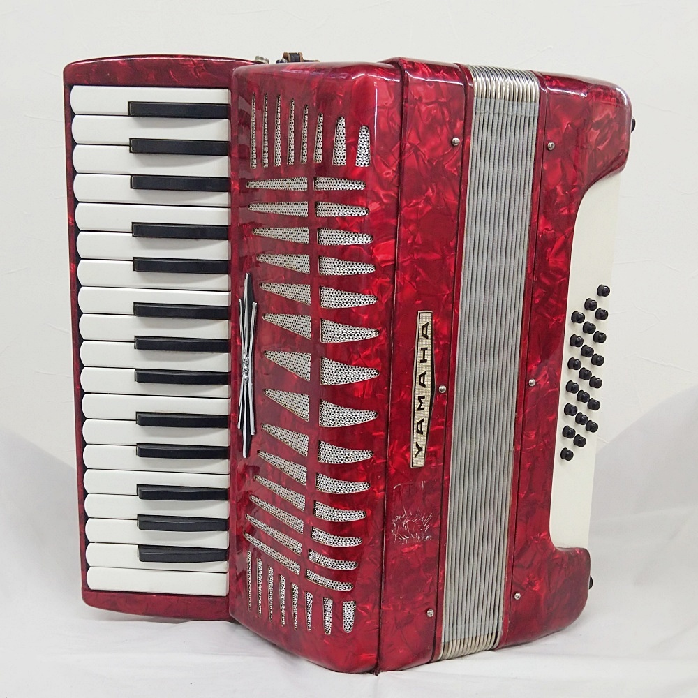 昭和レトロ】YAMAHA ヤマハ 楽器 アコーディオン 8905 赤 ケース 昭和レトロ】YAMAHA ヤマハ 楽器 アコーディオン 8905 赤 ケース