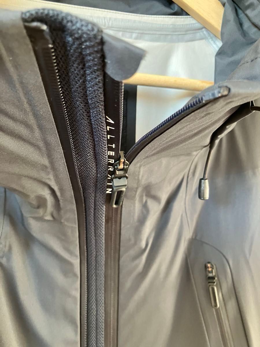 ほぼ未使用】DESCENTE ALLTERRAIN クレアス ハードシェル ほぼ未使用】DESCENTE ALLTERRAIN クレアス ハードシェル