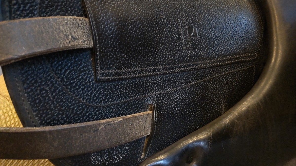 フランス製 シルデリック 馬場鞍 乗馬用品 馬術 鐙 鐙革付き フランス製 シルデリック 馬場鞍 乗馬用品 馬術 鐙 鐙革付き