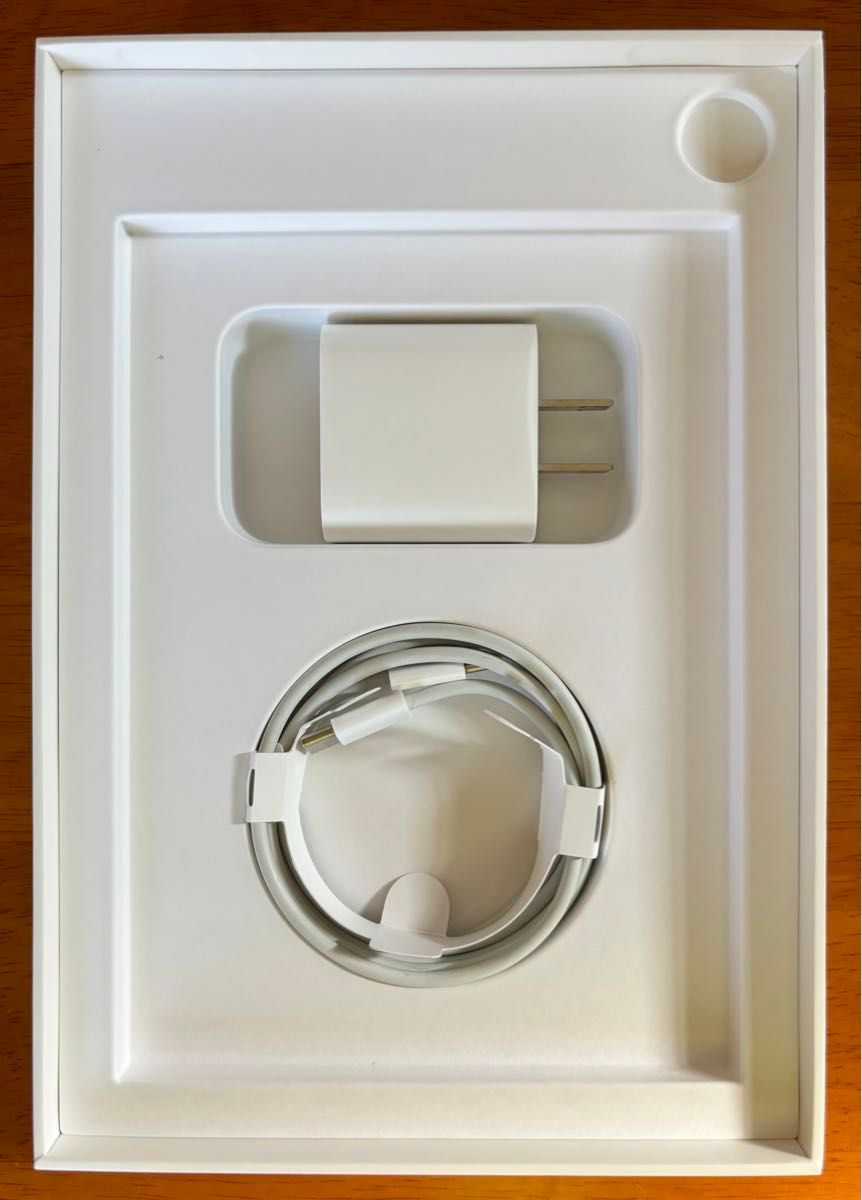 美品 】Apple iPad mini 第6世代 Wi-Fiモデル 64GB スターライト 美品 】Apple iPad mini 第6世代 Wi-Fiモデル 64GB スターライト