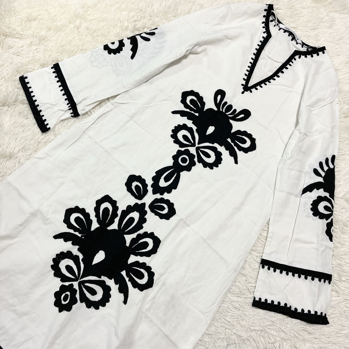 ZARA ザラ 即完売 人気商品 カフタン ロングワンピース 白黒 ZARA ザラ 即完売 人気商品 カフタン ロングワンピース 白黒