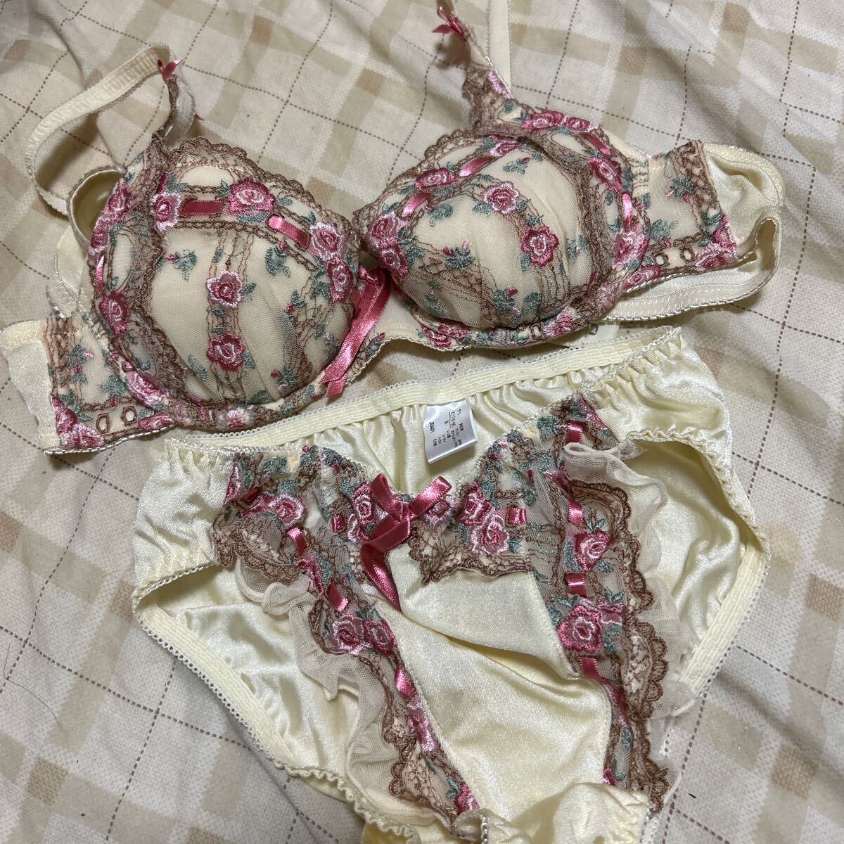 Yahoo!オークション - A75Mブラジャーショーツセット クリーム色