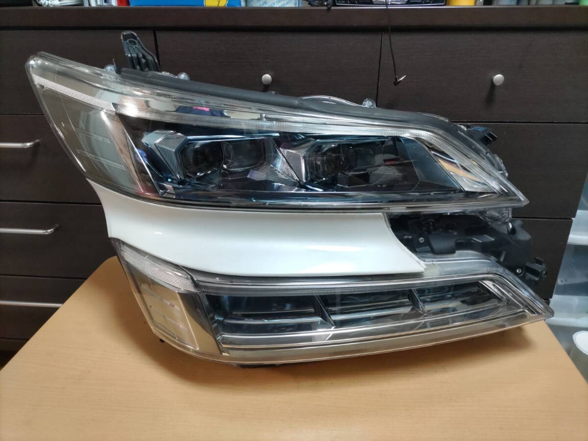 Yahoo!オークション - AGH30 GGH30 30系 ヴェルファイア 後期 右 ヘッ...